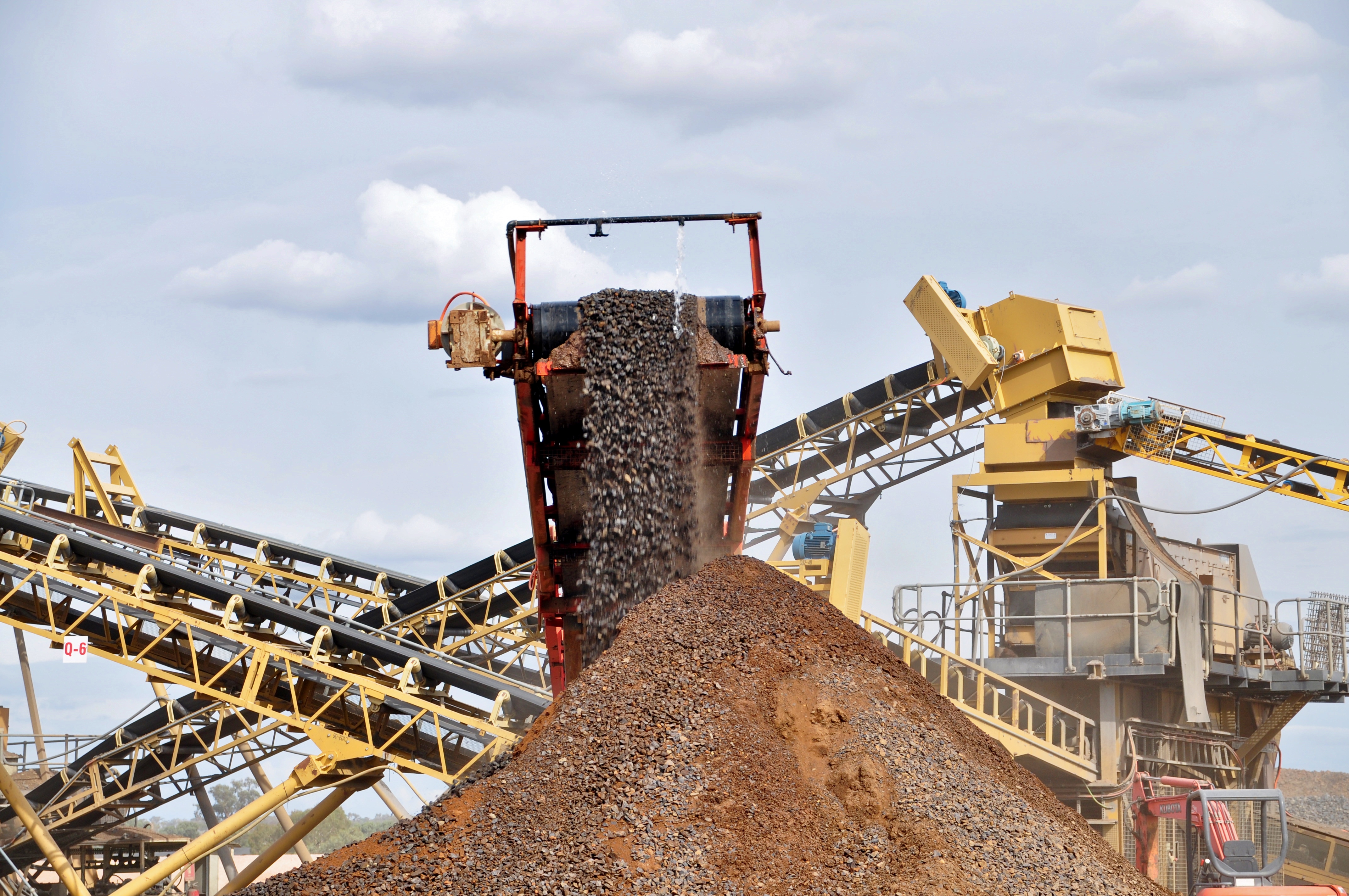 Mining Equipment Sales & Hire | Machine Mining | Comet Equipment